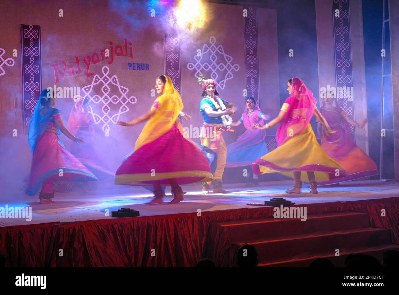 Kathak dance in Natiyanjali festival in Perur temple, Tamil Nadu, India Stock Photo - Alamy