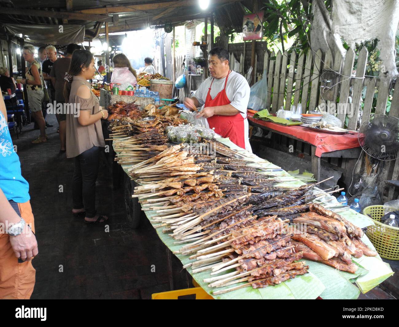 Laos fish market stall hi-res stock photography and images - Alamy