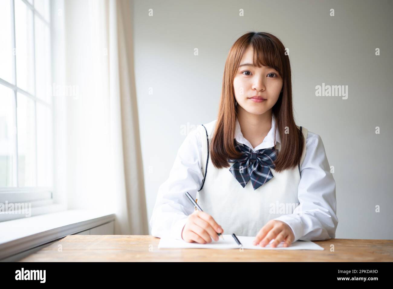 High school front view hi-res stock photography and images - Alamy