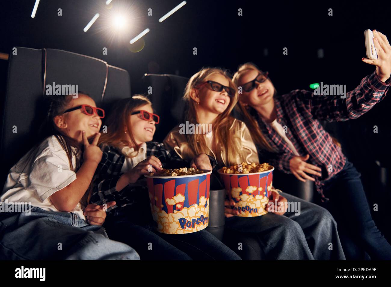 Kids making movie hi-res stock photography and images - Alamy