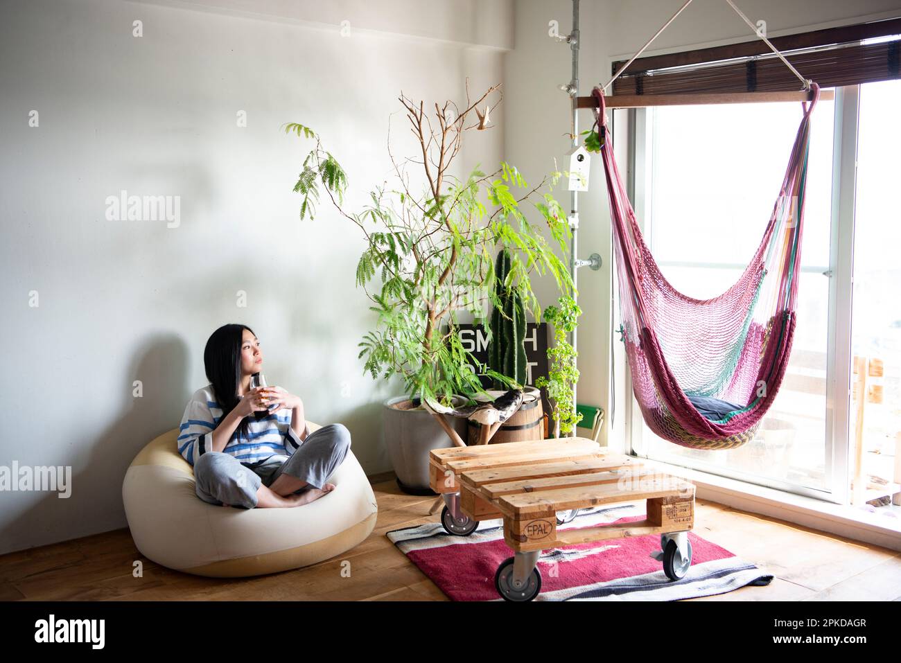 Woman cushion hi-res stock photography and images - Alamy