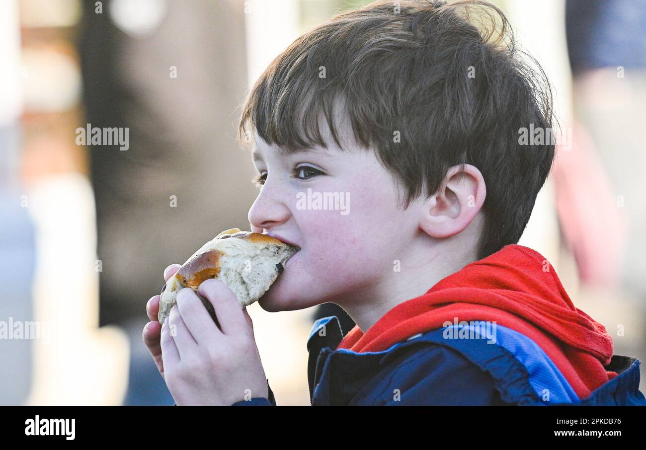 Hot cross bun child hi-res stock photography and images - Alamy