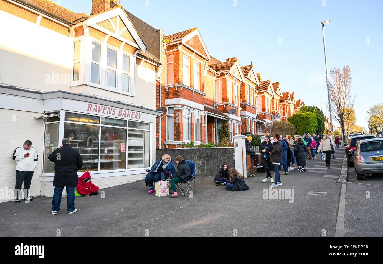 Brighton UK 7th April 2023 - Queues for hot cross buns gather outside ...