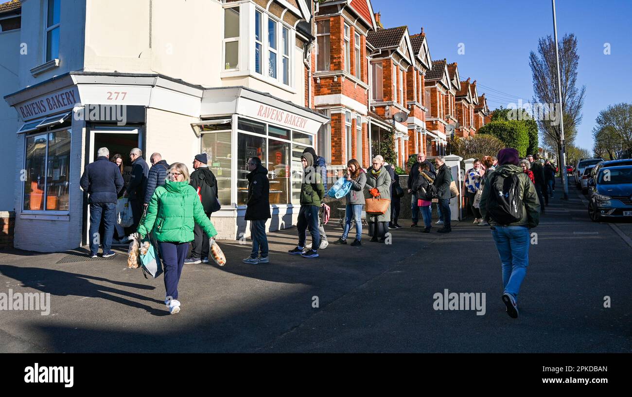 Brighton UK 7th April 2023 - Queues for hot cross buns gather outside ...