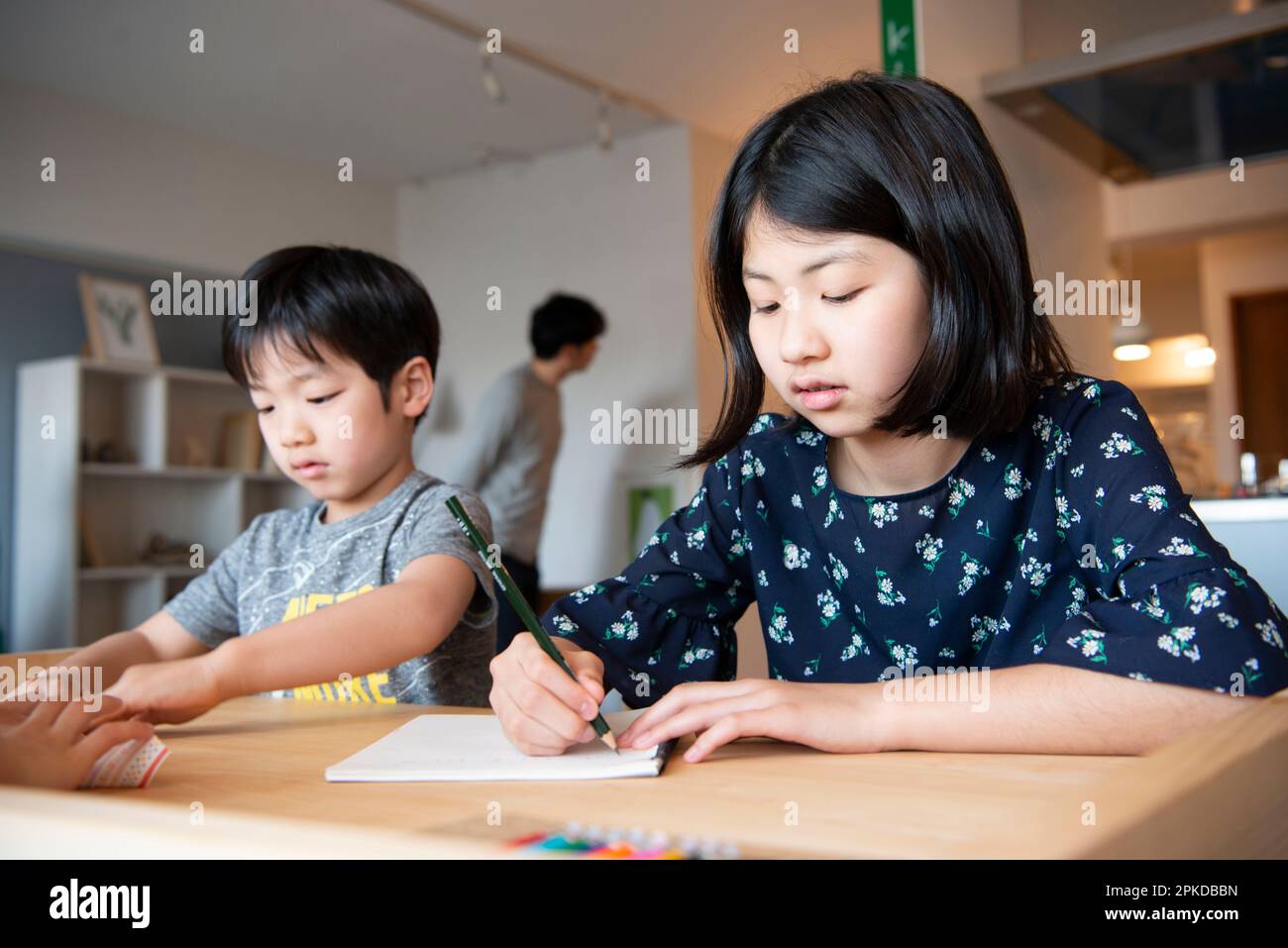 Children study family hi-res stock photography and images - Alamy