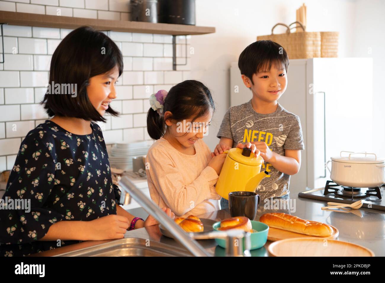 Laugh kitchen hi-res stock photography and images - Alamy