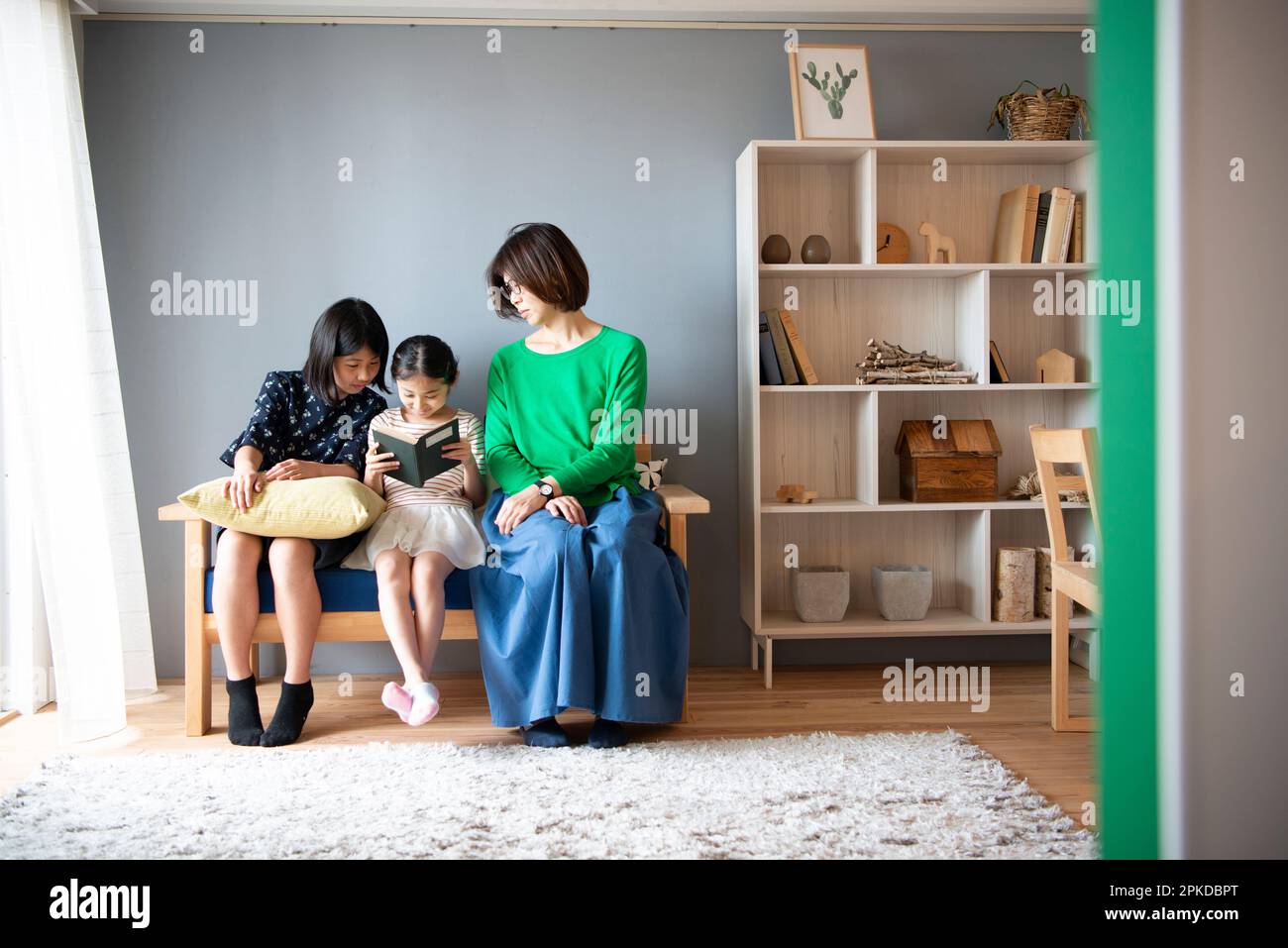 Children living room parent hi-res stock photography and images - Alamy