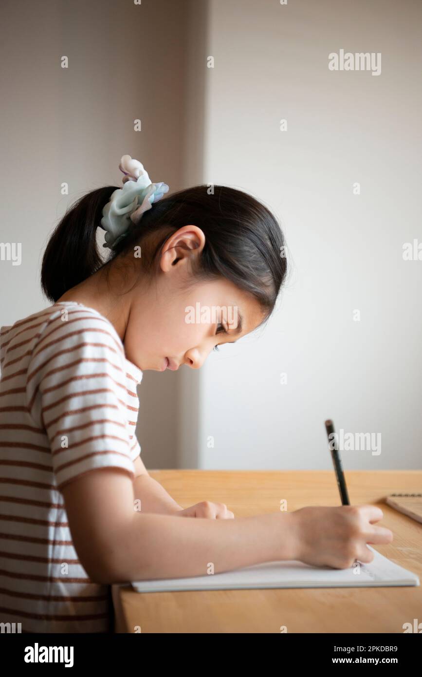Kids studying home hi-res stock photography and images - Alamy