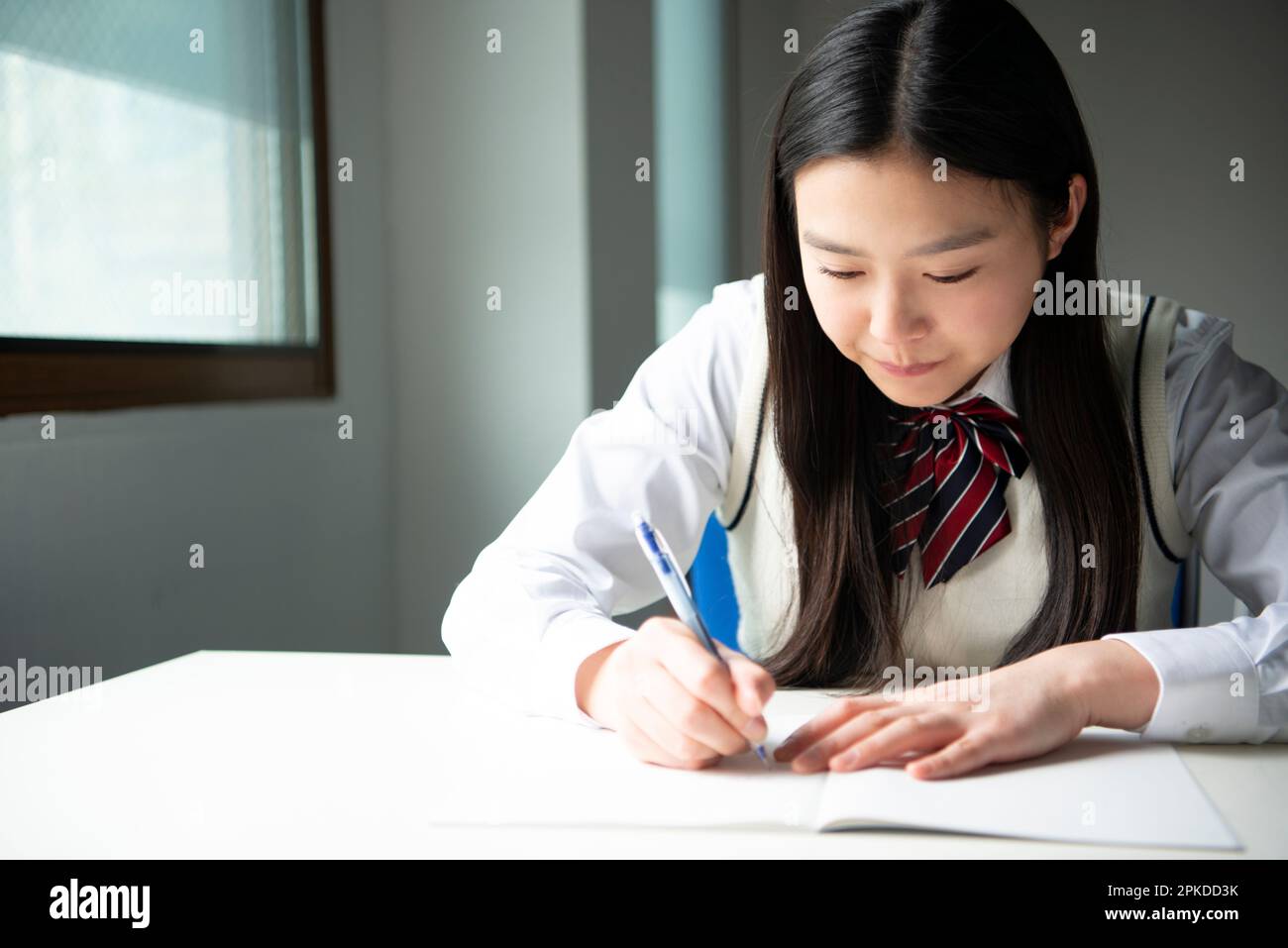School girl studying hi-res stock photography and images - Alamy