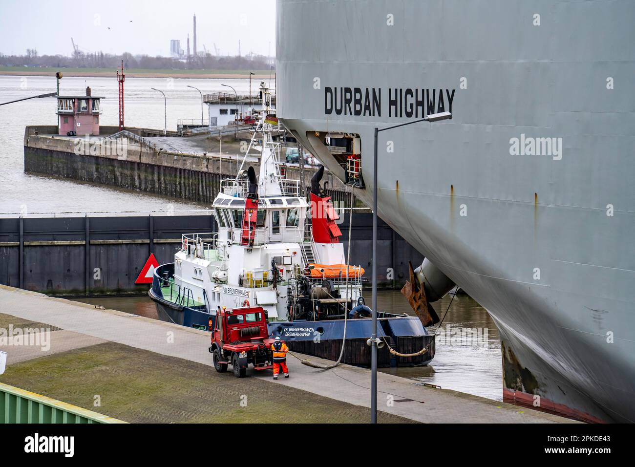 North lock in the overseas port of Bremerhaven, the vehicle transporter ...