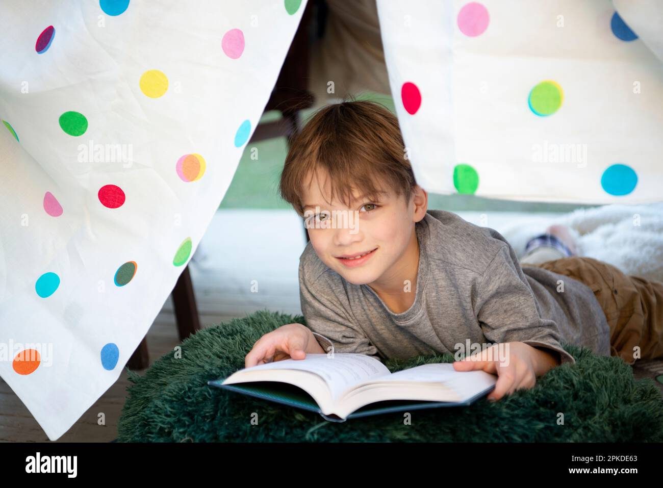 Asian boy reading outdoors hi-res stock photography and images - Alamy