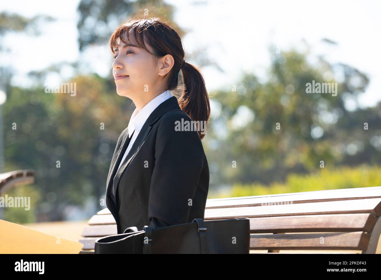 Bench employee hi-res stock photography and images - Alamy