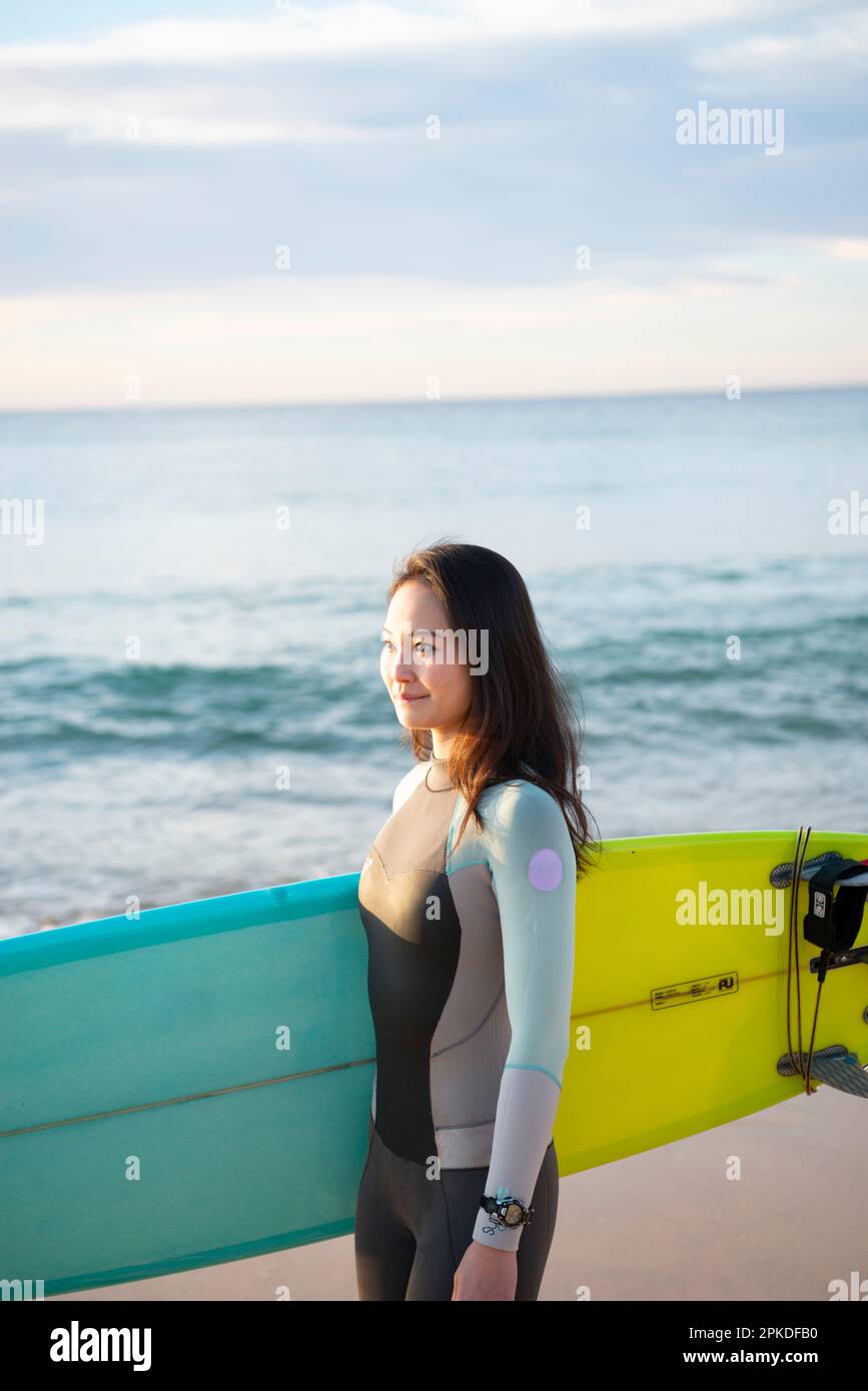 Woman surfboard the sea hi-res stock photography and images - Alamy