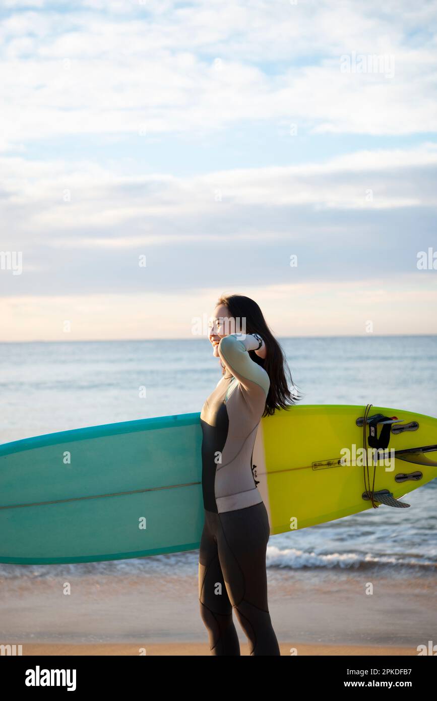 Woman surfboard the sea hi-res stock photography and images - Alamy
