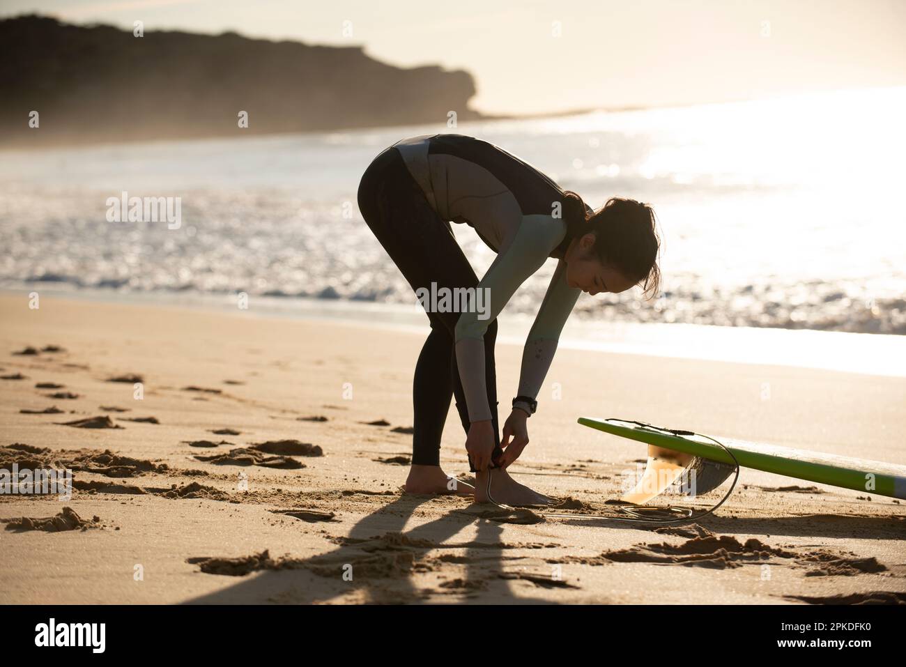 Getting ready to surf hi-res stock photography and images - Alamy