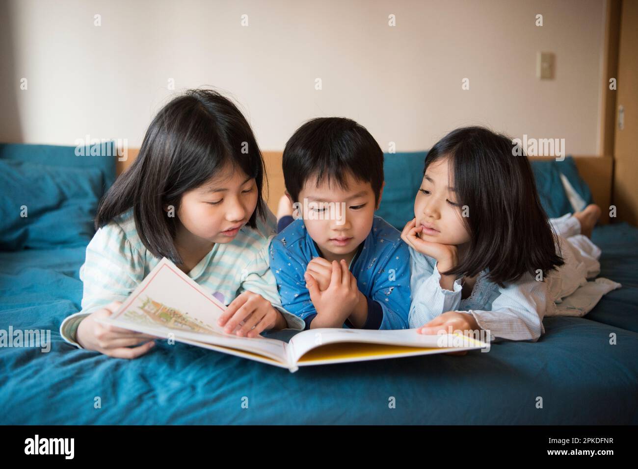 Children reading books in bed Stock Photo - Alamy