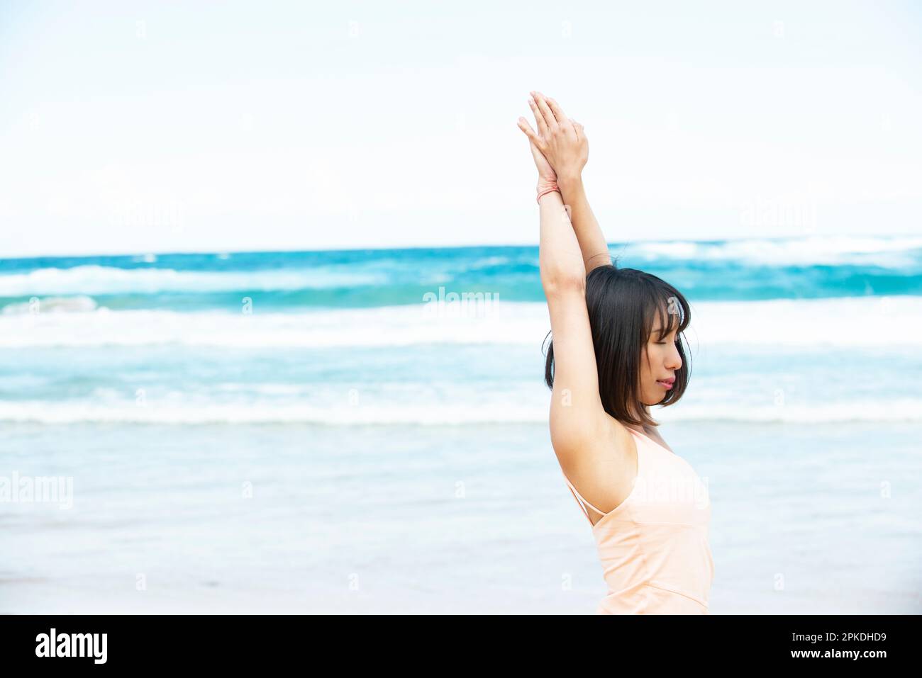 Yoga by the ocean hi-res stock photography and images - Alamy