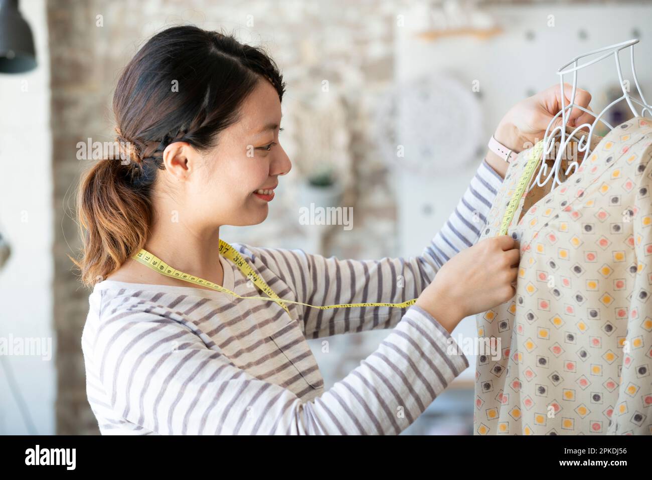 Fashion designer woman hi-res stock photography and images - Alamy