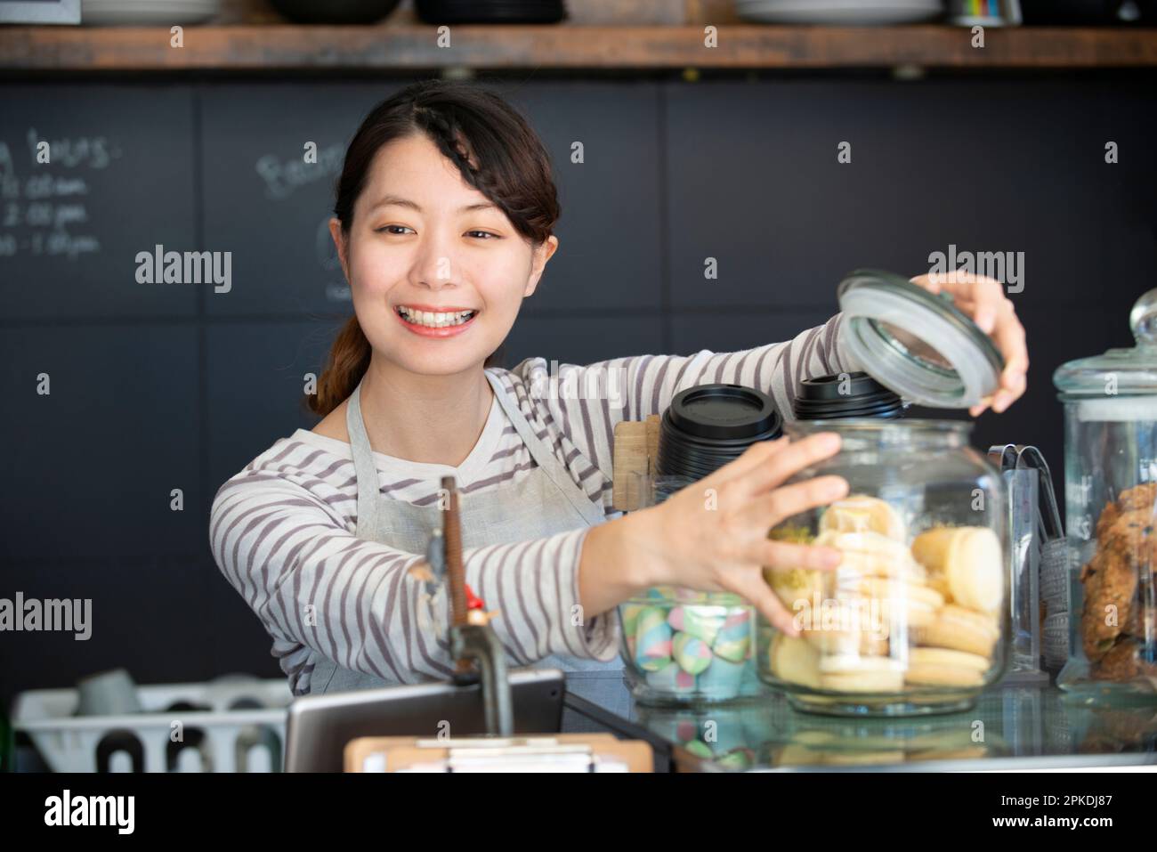 Waitress restaurant australia hi-res stock photography and images - Alamy