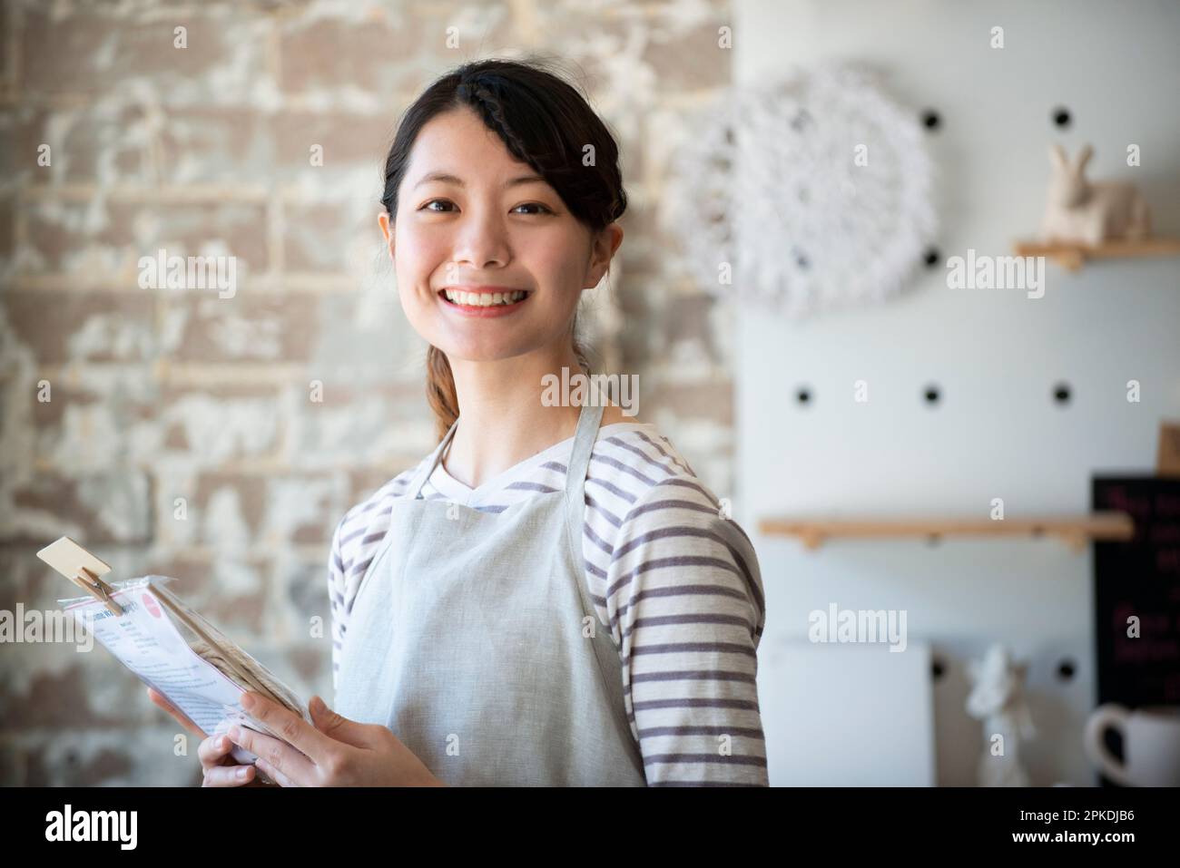 Holding products hi-res stock photography and images - Alamy