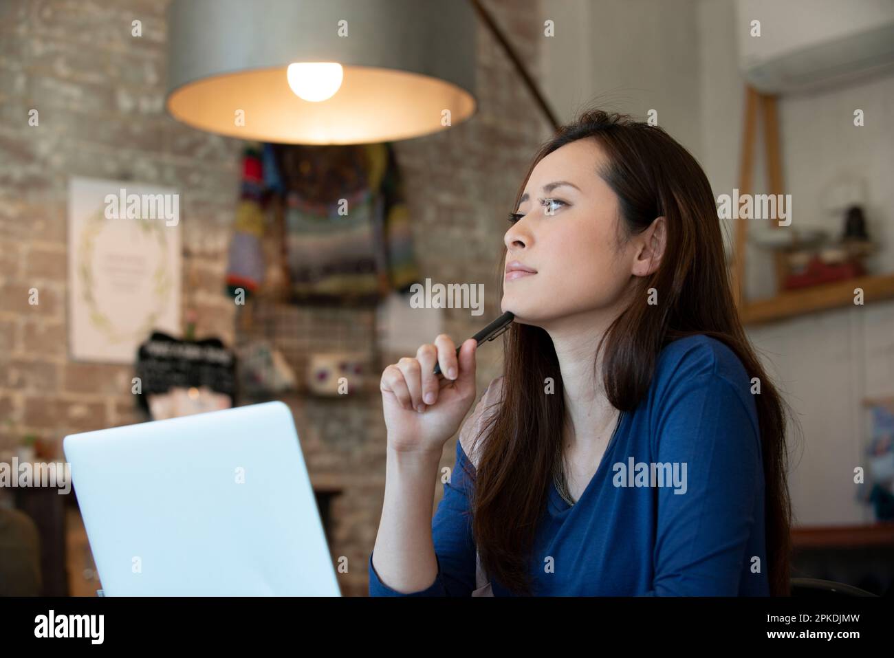 Thinking at computer hi-res stock photography and images - Alamy
