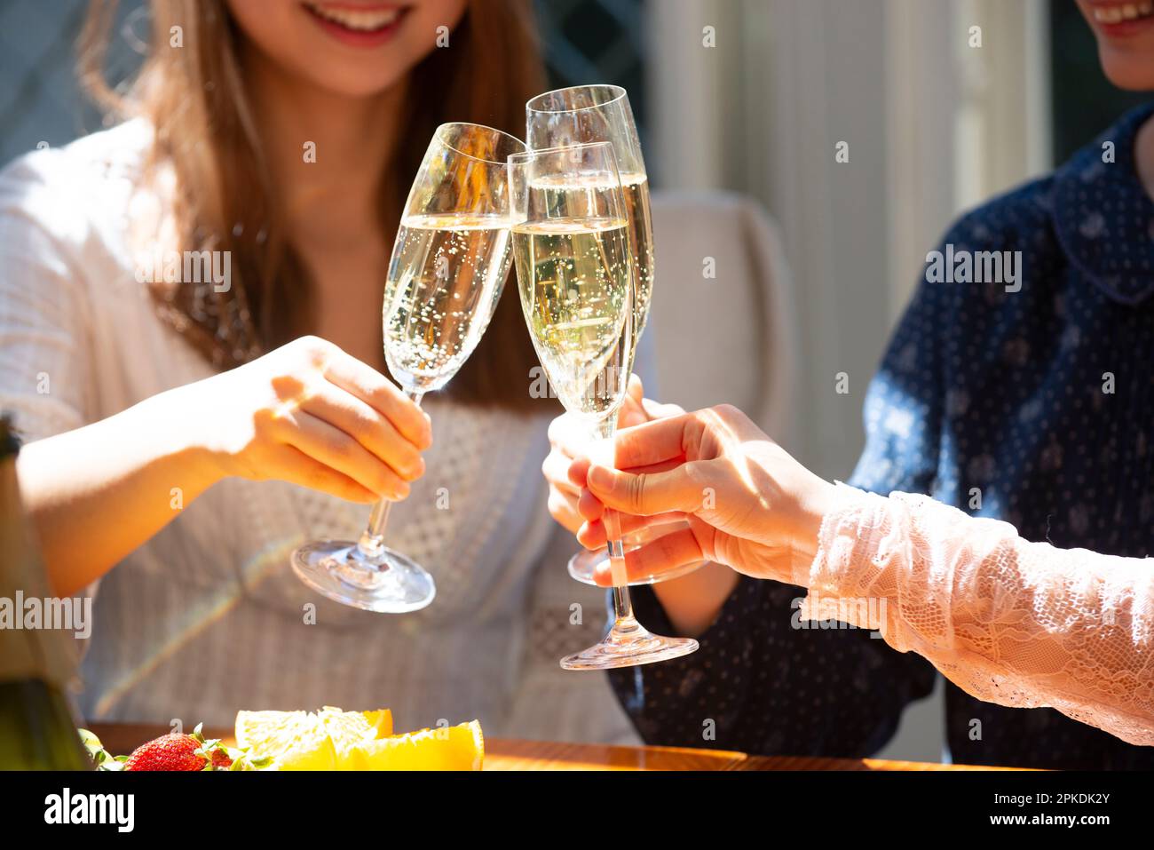 Party toast hi-res stock photography and images - Alamy