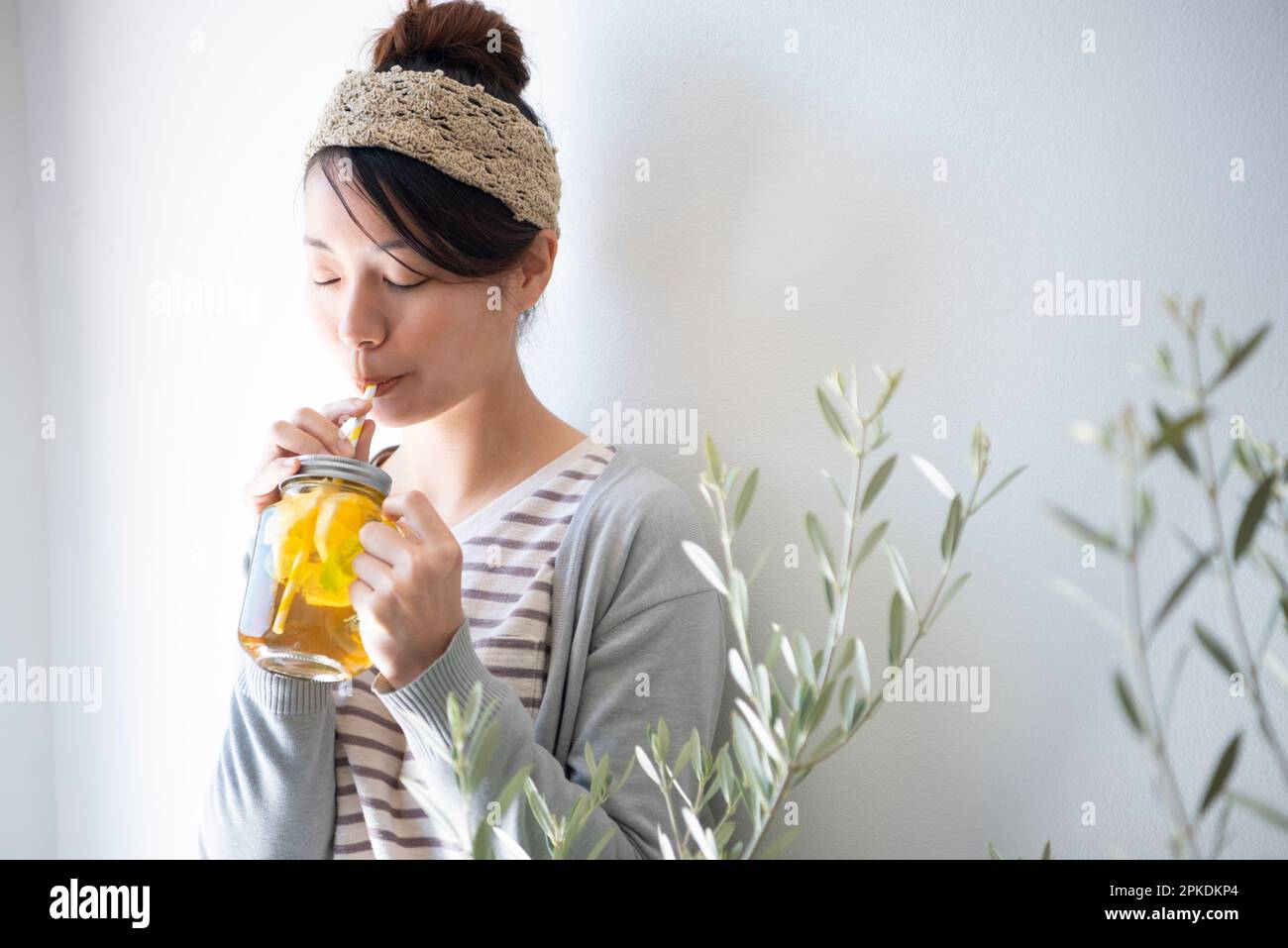 Japanese woman drinking tea hi-res stock photography and images - Alamy