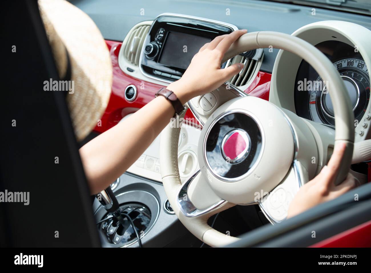 Driving one hand hi-res stock photography and images - Alamy