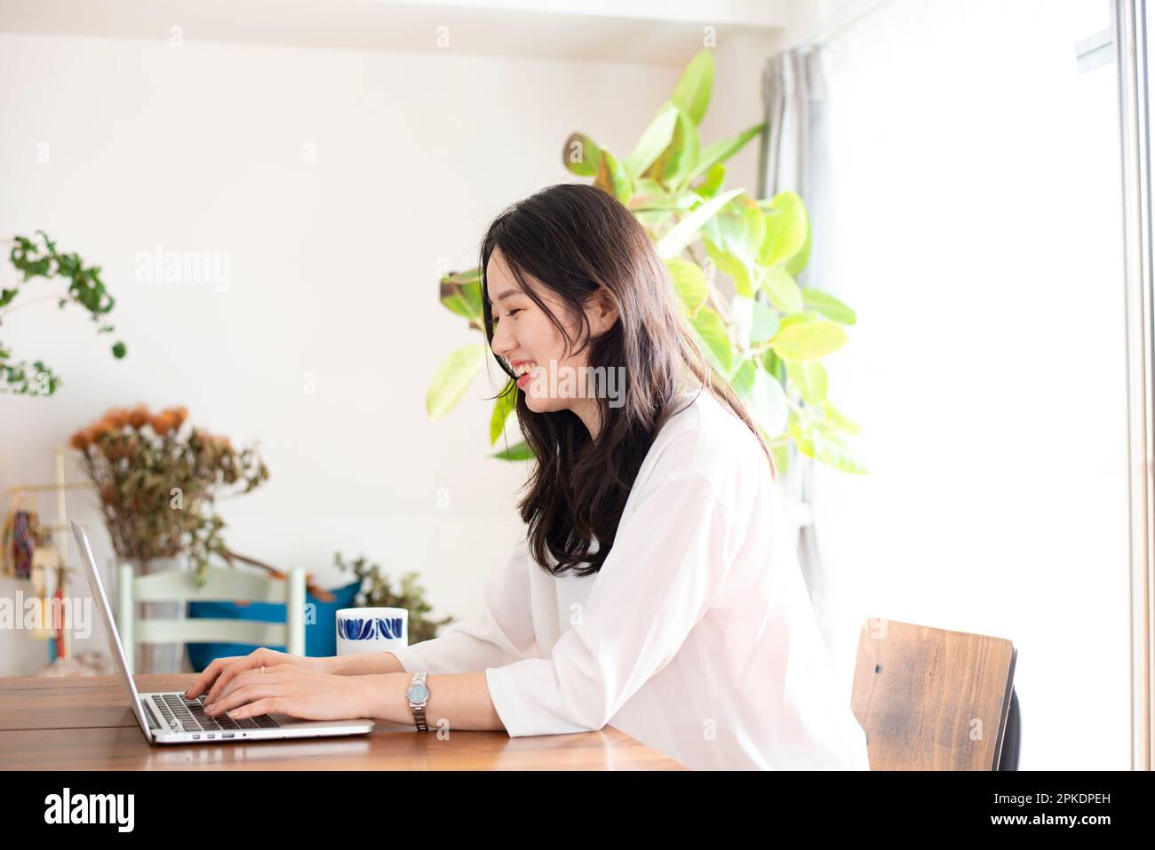 Woman working at a computer Stock Photo - Alamy