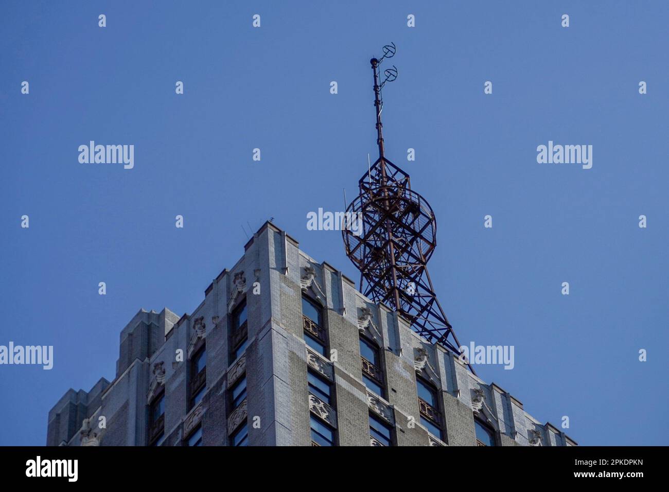 antenna new york city manhattan skyscrapers view from the street to the ...