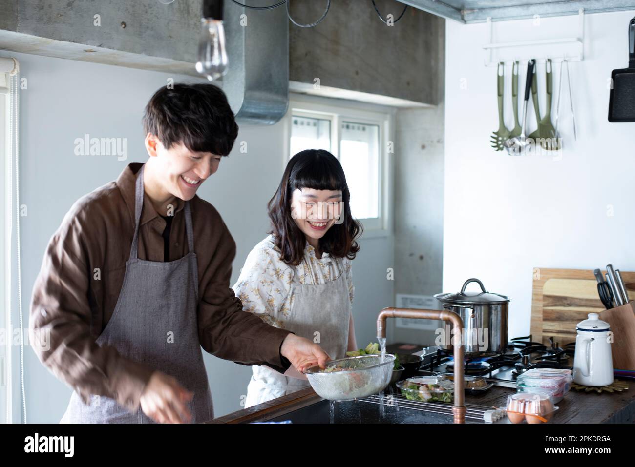 Couple cooking in the kitchen Stock Photo - Alamy