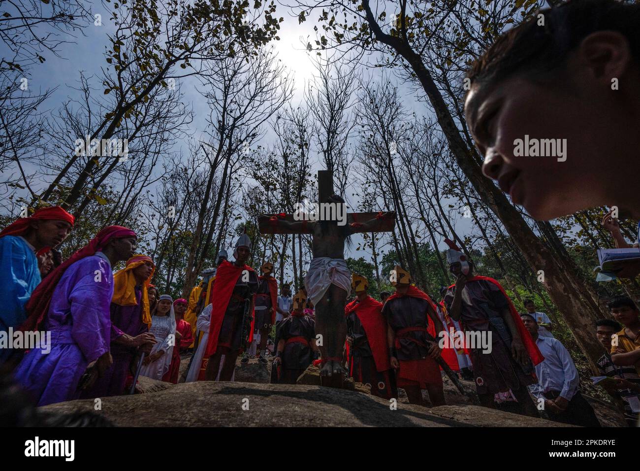Indian Christians reenact the crucifixion of Jesus Christ to mark Good ...