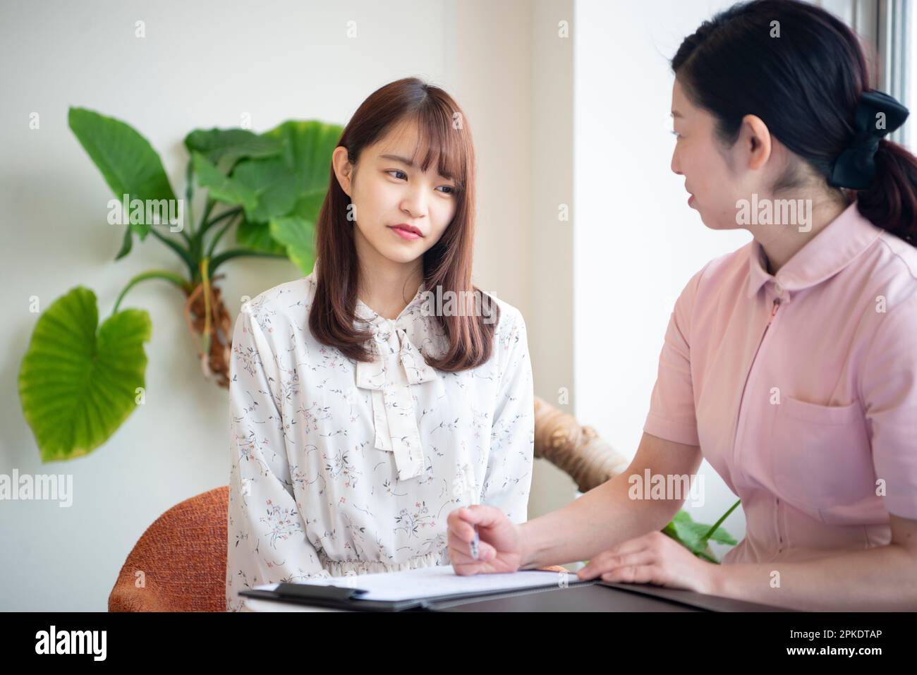 Counseling female hi-res stock photography and images - Alamy