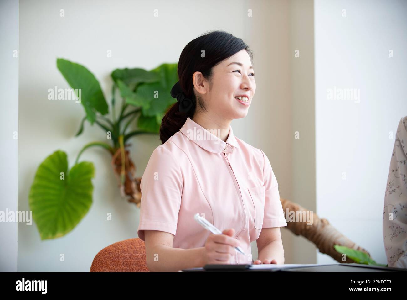 Counseling woman hi-res stock photography and images - Alamy