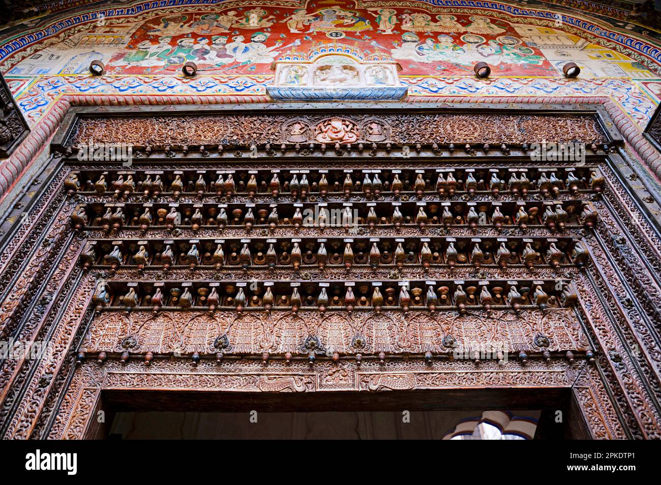 Colourful paintings and carved wooden door of Kamal Morarka Haveli ...