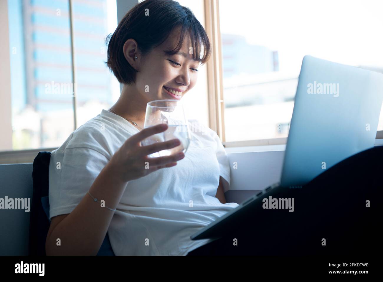 Woman work watching photo on hi-res stock photography and images - Alamy