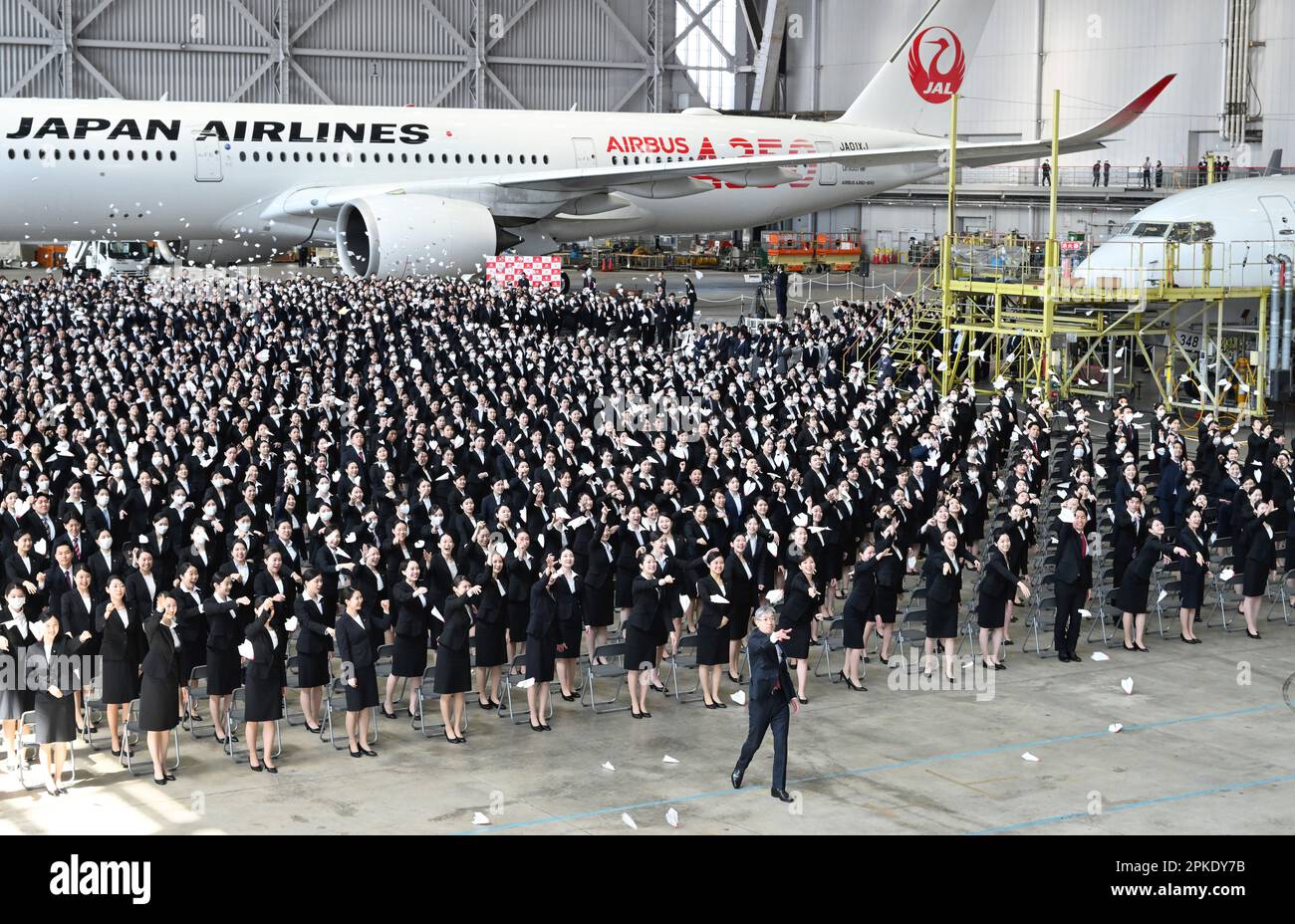 JAL President Yuji AKASAKA with new employees flying paper airplanes at ...
