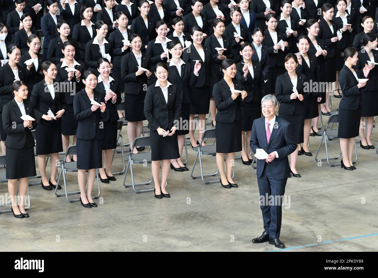 JAL President Yuji AKASAKA exchanges words with new employees before ...