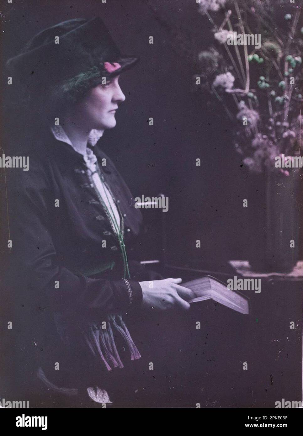 Artifact process hi-res stock photography and images - Alamy