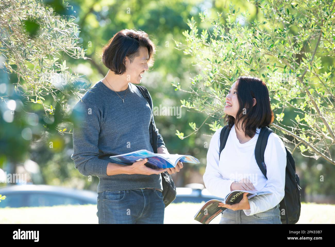 Talking about books hi-res stock photography and images - Alamy