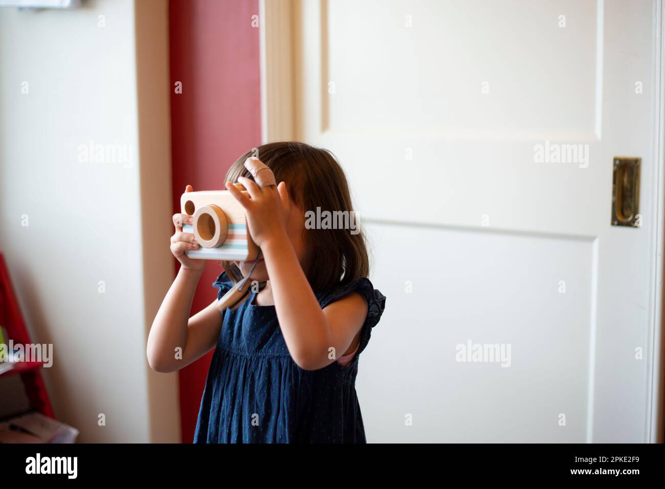 Japanese girl toy camera hi-res stock photography and images - Alamy