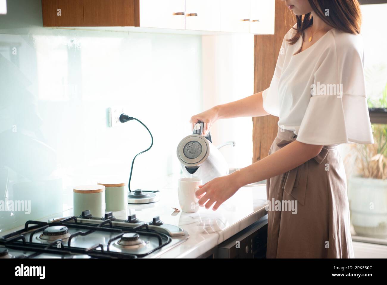 Pouring hot water in hi-res stock photography and images - Alamy