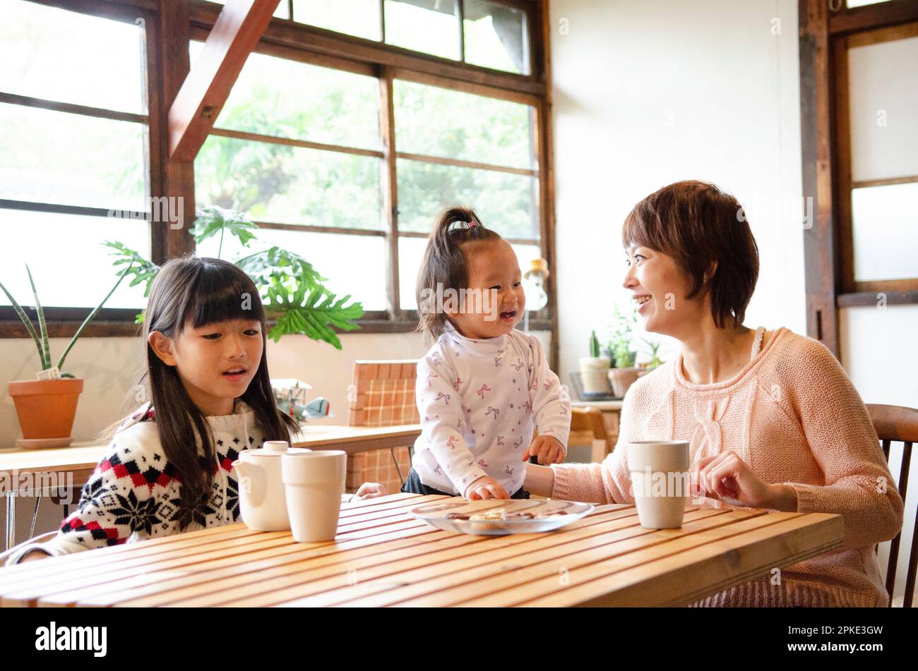Parent and child eating a snack Stock Photo - Alamy