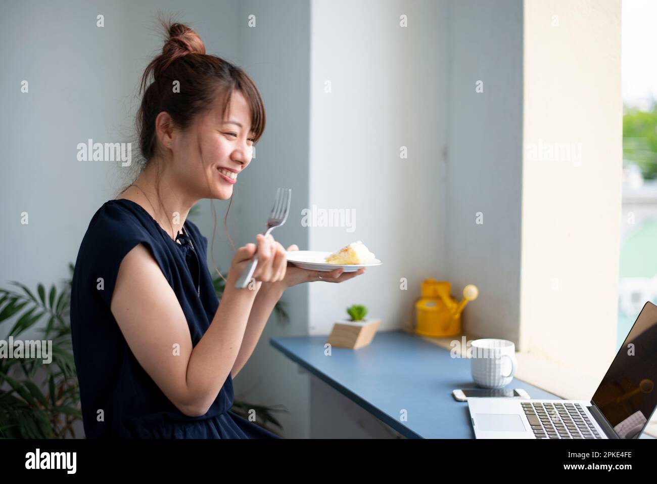 Woman eating cake Stock Photo - Alamy