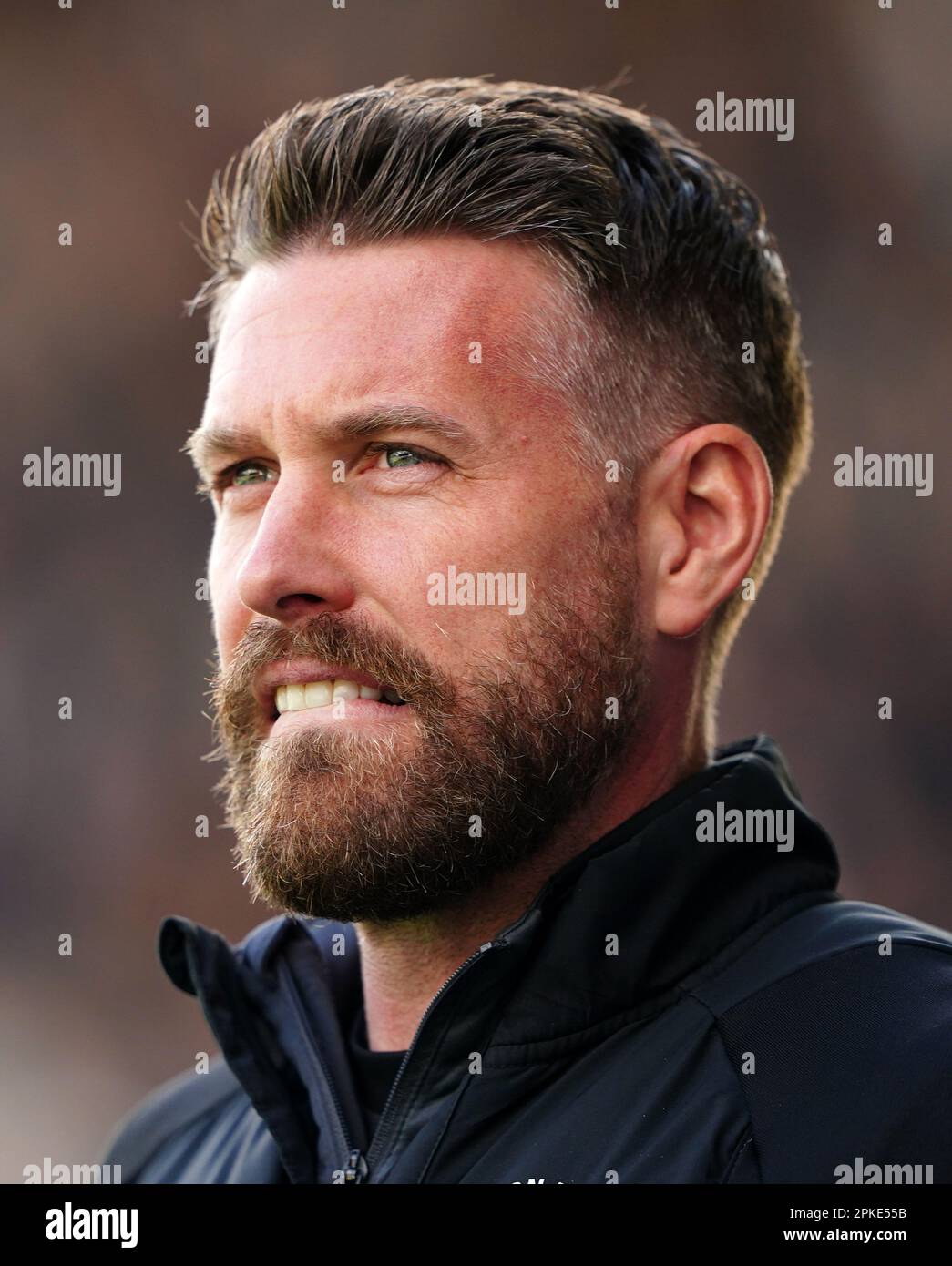 Luton Town manager Rob Edwards during the Sky Bet Championship match at ...