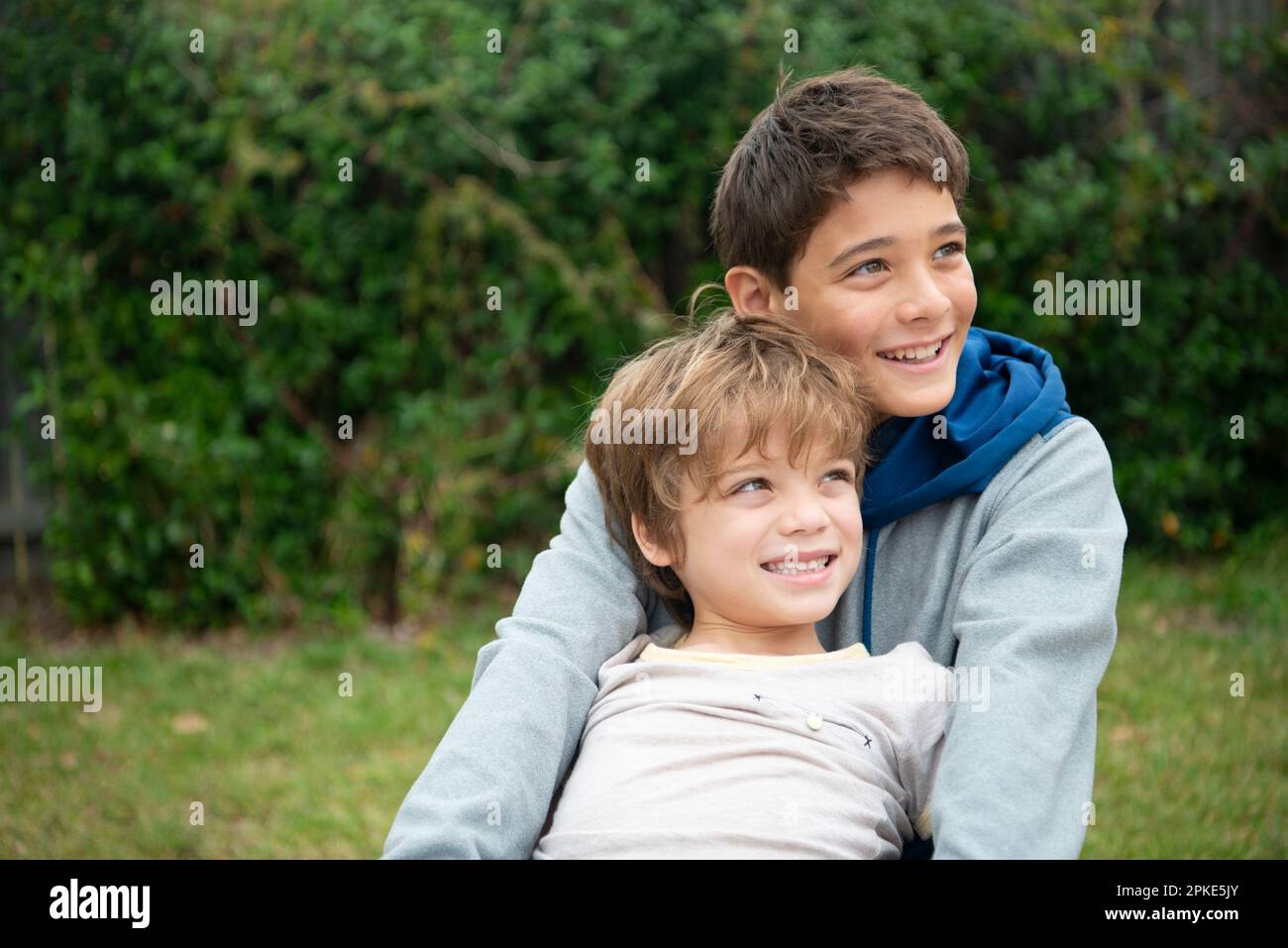 Children brothers cute hi-res stock photography and images - Alamy