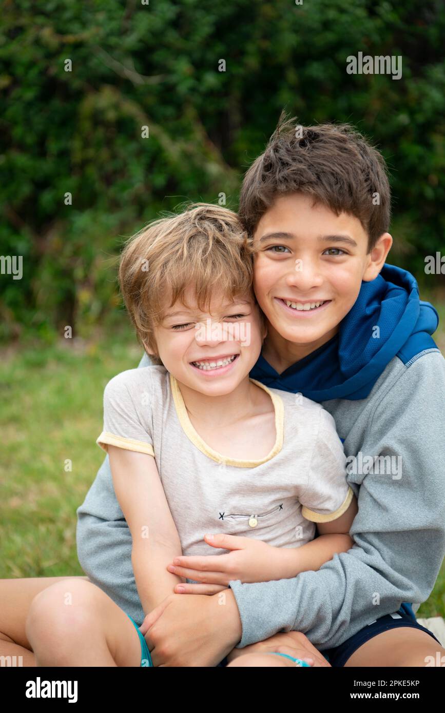 Laughing brothers hi-res stock photography and images - Alamy