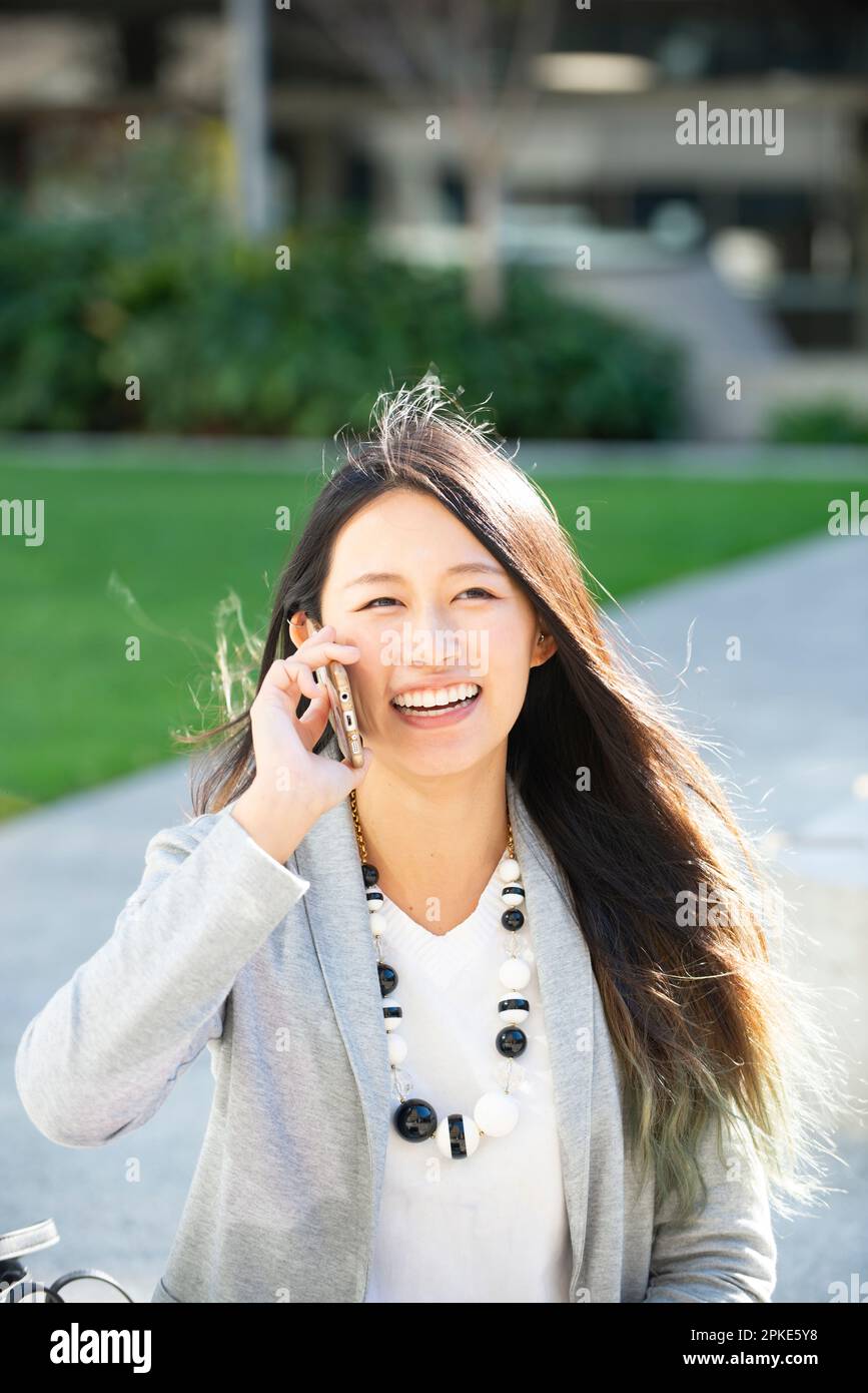 Phone smiling female hi-res stock photography and images - Alamy