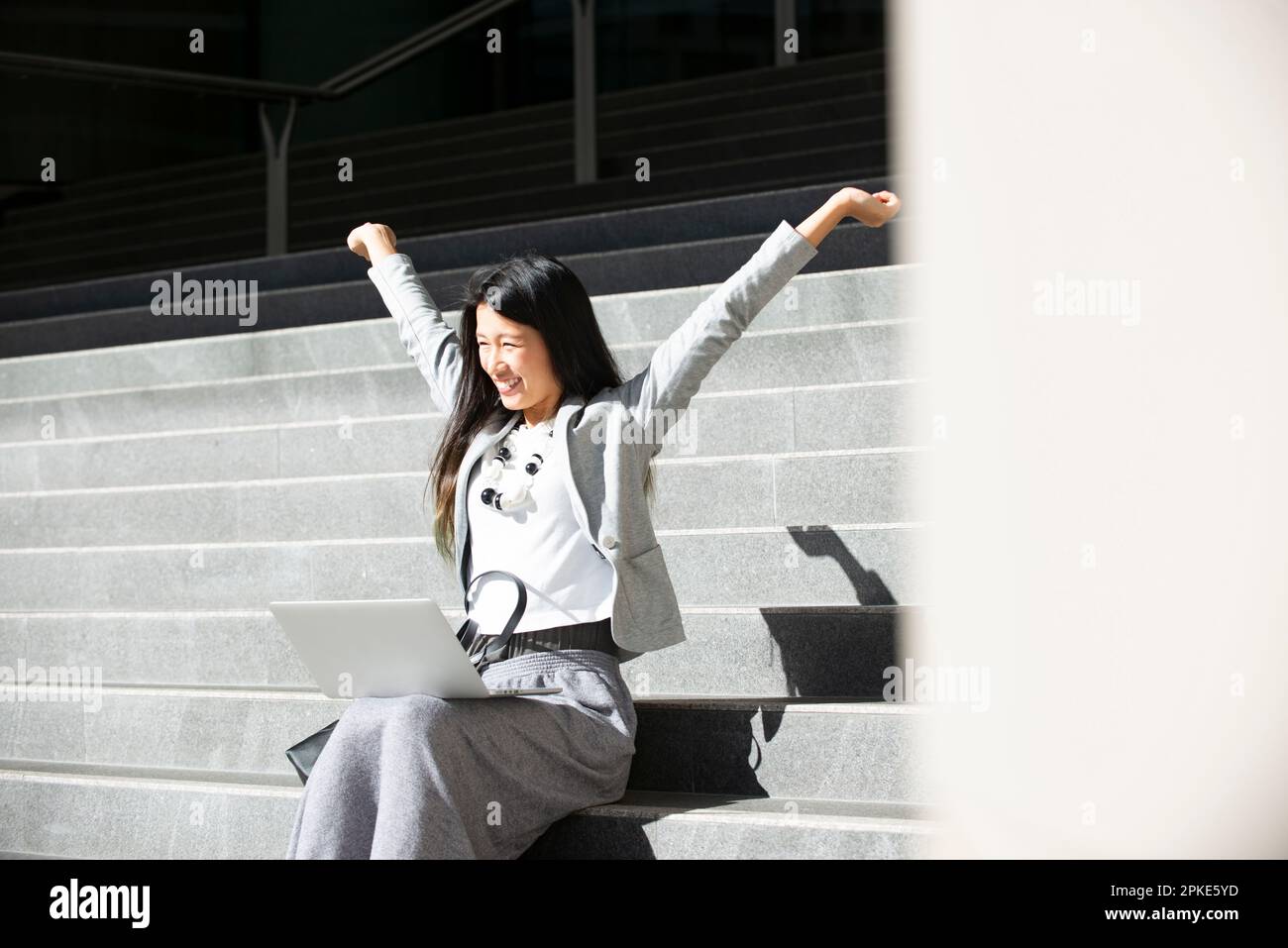Sitting stairs laptop hi-res stock photography and images - Alamy