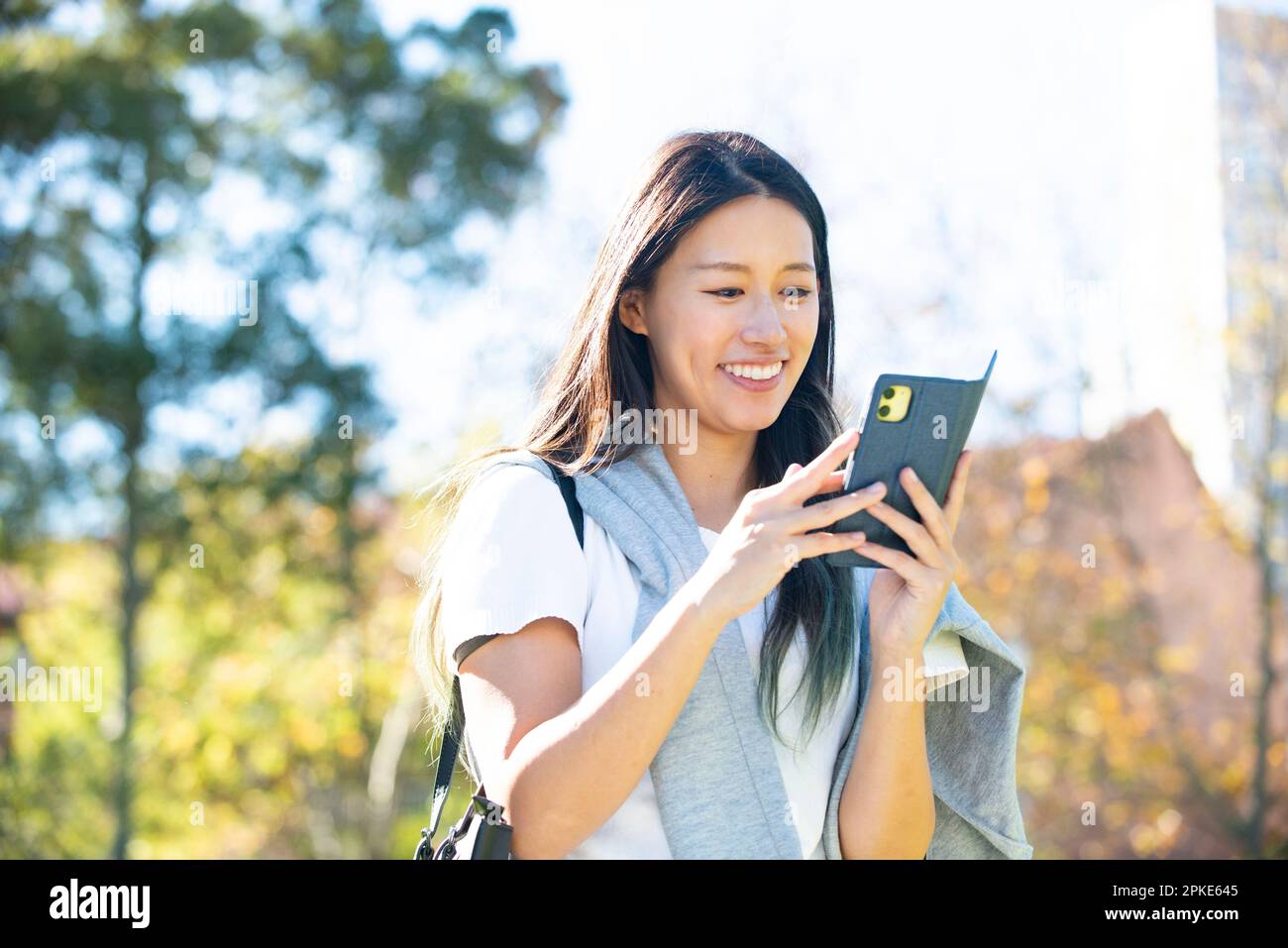 Woman outside with phone hi-res stock photography and images - Alamy